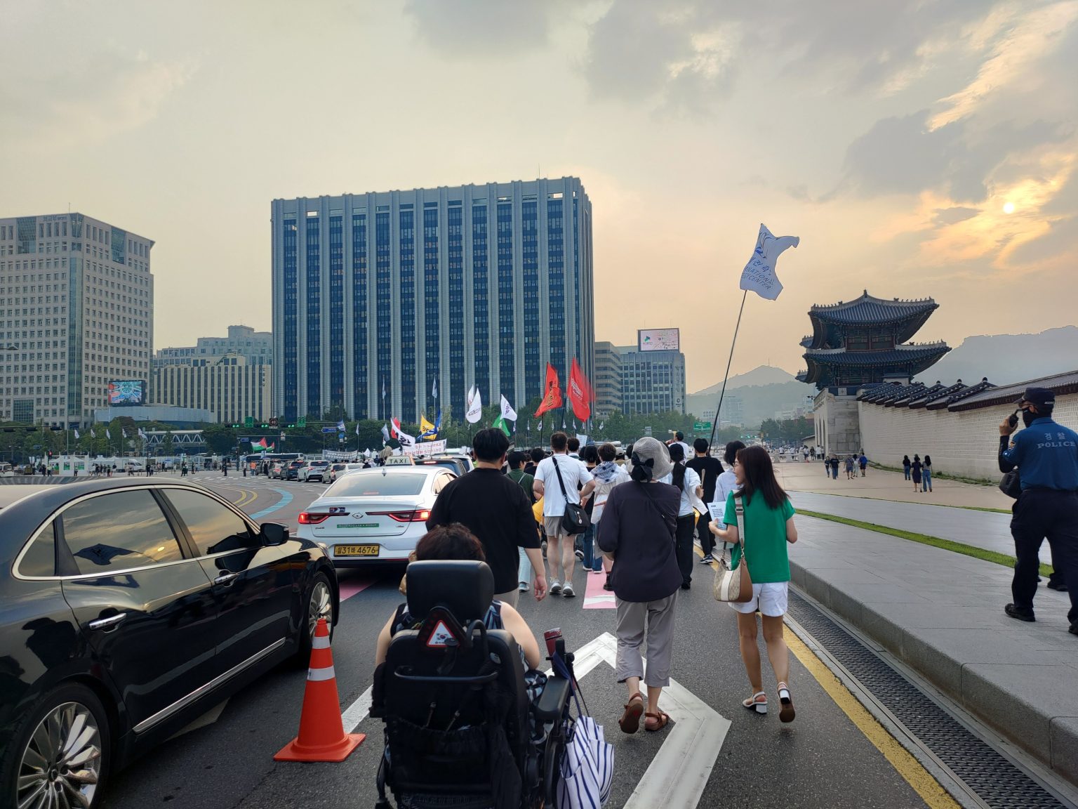 🚨#VIDEO: Solidaridad con Gaza: Marchan en Seúl contra el genocidio en Palestina 🚨 – OLA NOTICIAS